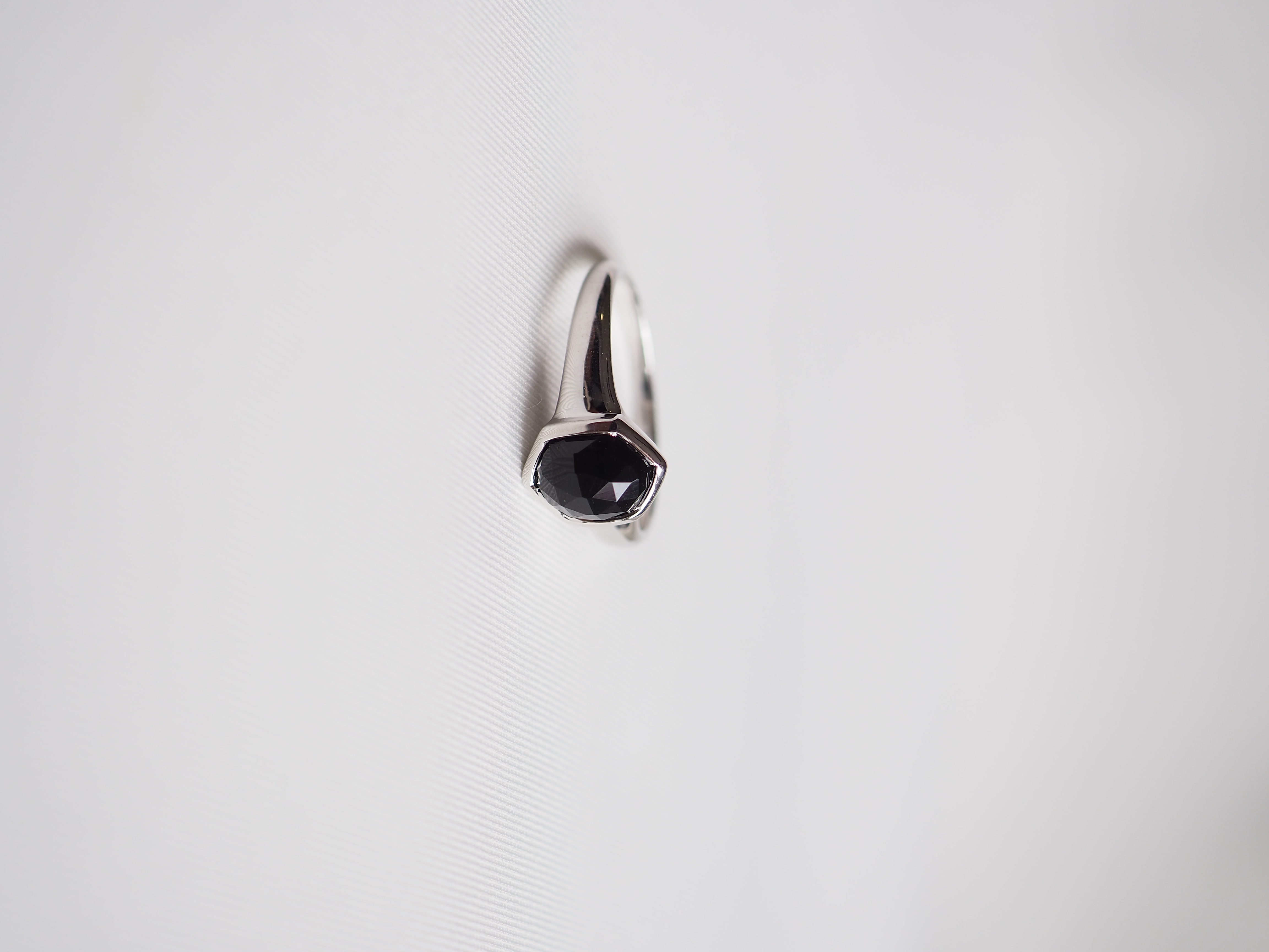 VALORA Ring - Black Spinel (Silver) | Azen Jewelry