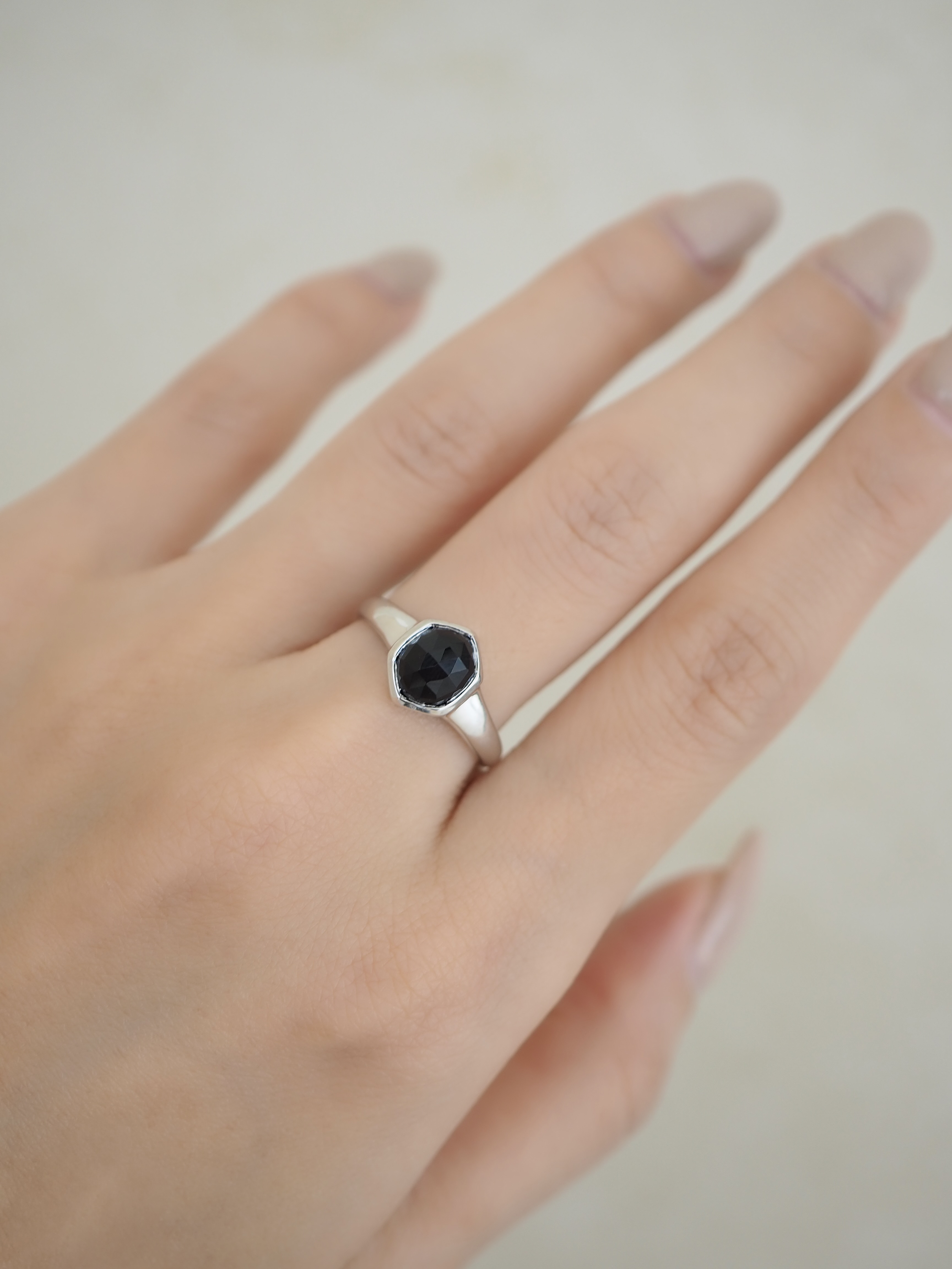 VALORA Ring - Black Spinel (Silver) | Azen Jewelry